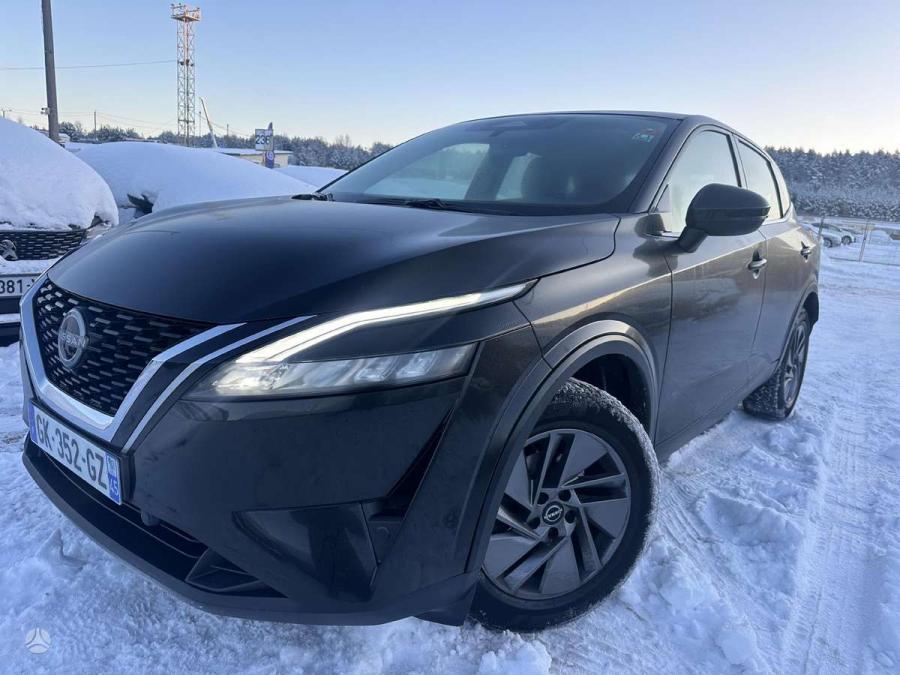 Black Nissan Qashqai 2022 in Vilnius, with an engine capacity of 1.33 L and mileage of 192 thousand km for 15729 €, photo 1 on AUTOMOTO.COM.LV