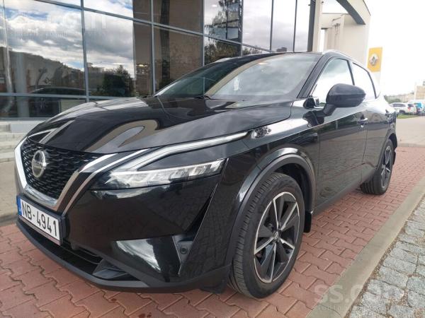Black Nissan Qashqai 2022 in Daugavpils, with an engine capacity of 1.30 L and mileage of 61 thousand km for 23500 €, photo 1 on AUTOMOTO.COM.LV
