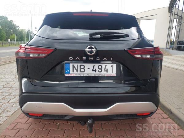 Black Nissan Qashqai 2022 in Daugavpils, with an engine capacity of 1.30 L and mileage of 61 thousand km for 23500 €, photo 5 on AUTOMOTO.COM.LV