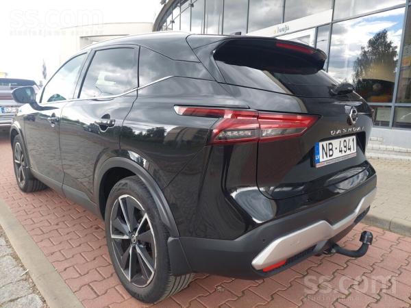 Black Nissan Qashqai 2022 in Daugavpils, with an engine capacity of 1.30 L and mileage of 61 thousand km for 23500 €, photo 6 on AUTOMOTO.COM.LV