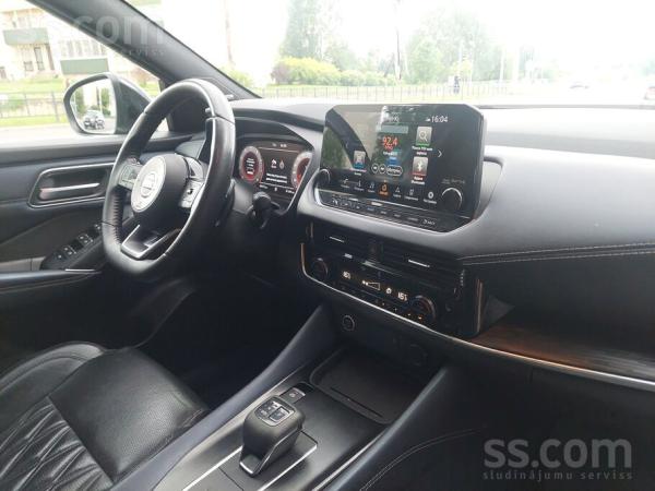 Black Nissan Qashqai 2022 in Daugavpils, with an engine capacity of 1.30 L and mileage of 61 thousand km for 23500 €, photo 7 on AUTOMOTO.COM.LV