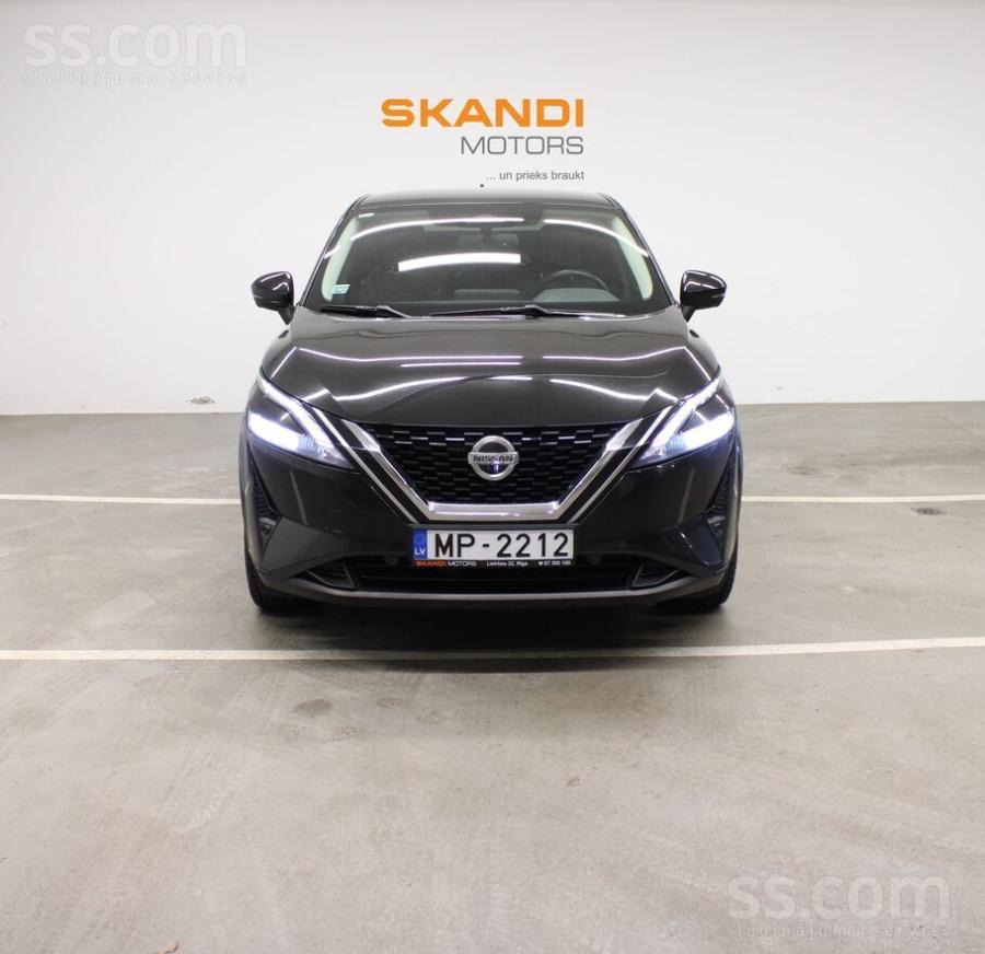 Black Nissan Qashqai 2022 in Riga, with an engine capacity of 1.30 L and mileage of 34 thousand km for 21590 €, photo 3 on AUTOMOTO.COM.LV