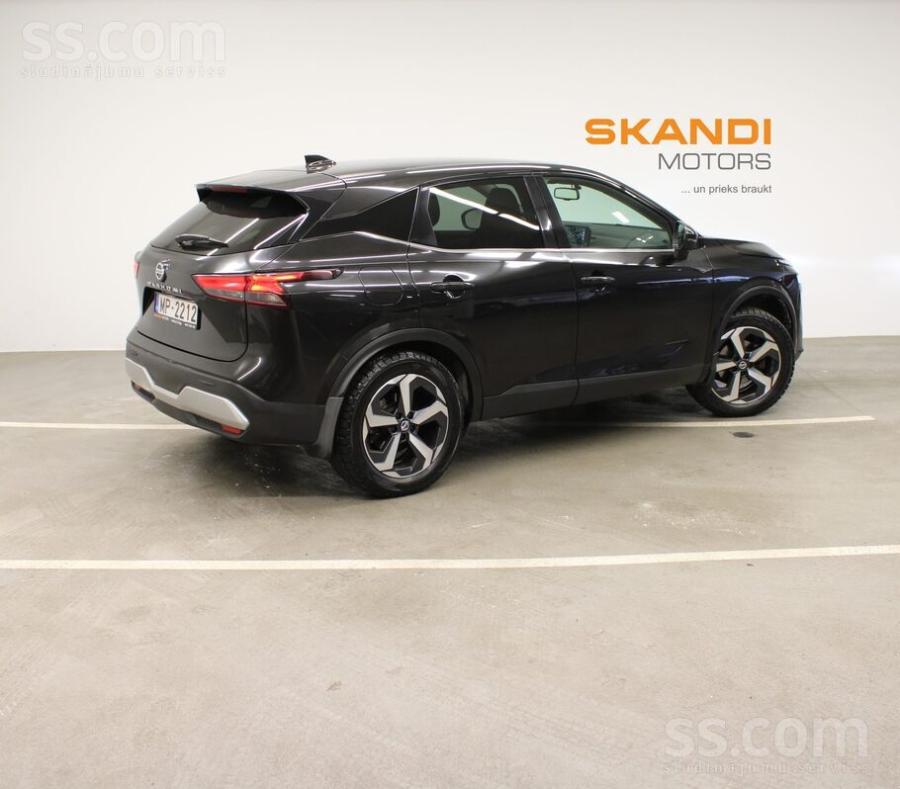 Black Nissan Qashqai 2022 in Riga, with an engine capacity of 1.30 L and mileage of 34 thousand km for 21590 €, photo 5 on AUTOMOTO.COM.LV