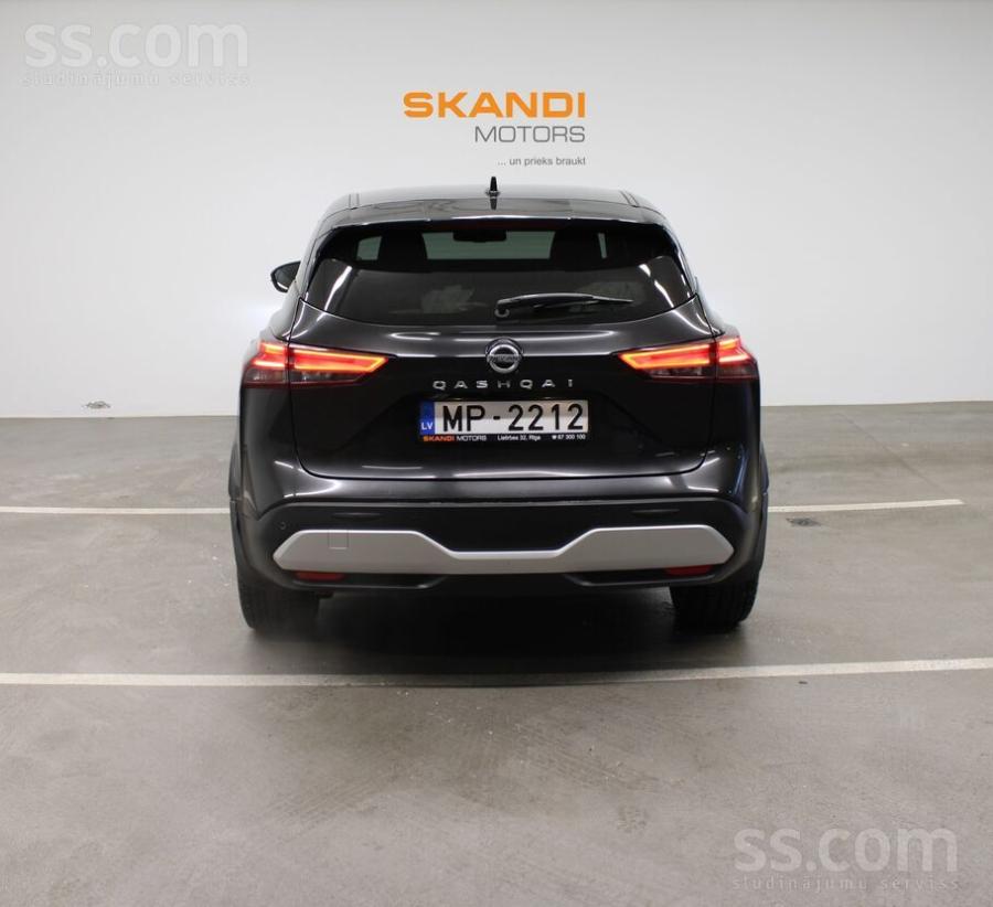 Black Nissan Qashqai 2022 in Riga, with an engine capacity of 1.30 L and mileage of 34 thousand km for 21590 €, photo 6 on AUTOMOTO.COM.LV