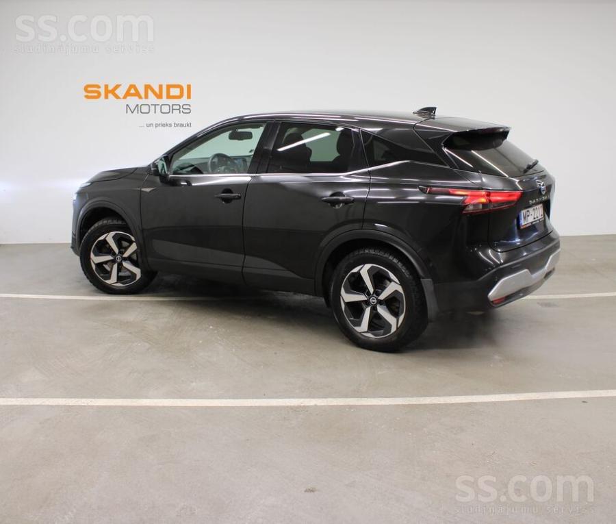 Black Nissan Qashqai 2022 in Riga, with an engine capacity of 1.30 L and mileage of 34 thousand km for 21590 €, photo 7 on AUTOMOTO.COM.LV