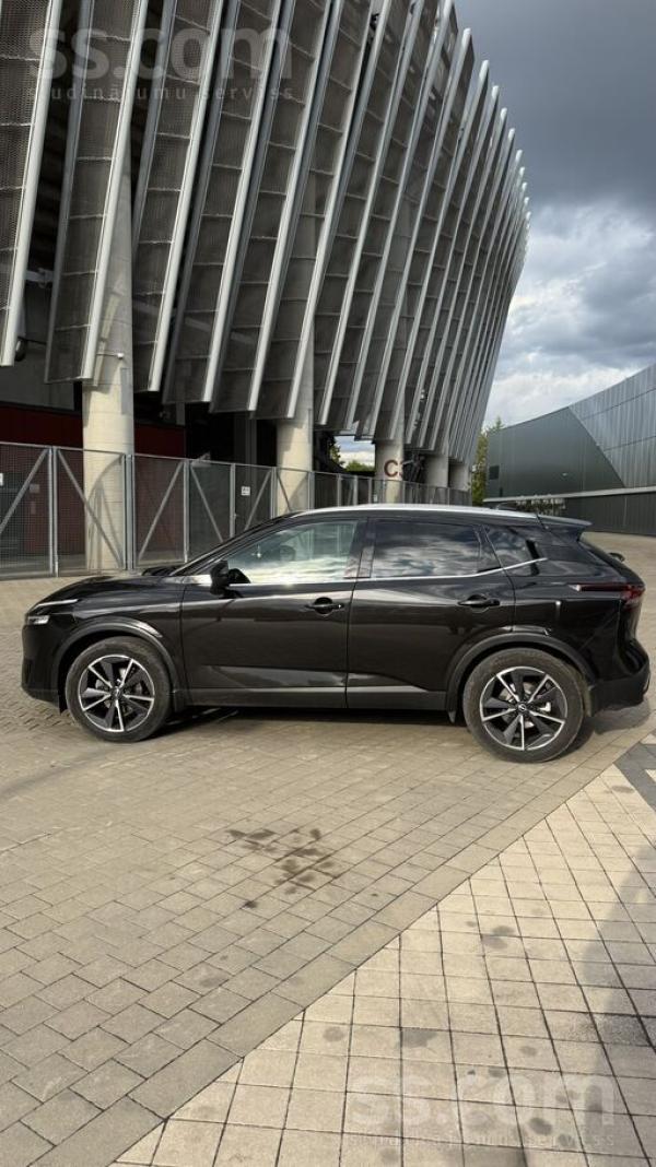 Black Nissan Qashqai 2022 in Riga, with an engine capacity of 1.30 L and mileage of 19 thousand km for 25000 €, photo 2 on AUTOMOTO.COM.LV
