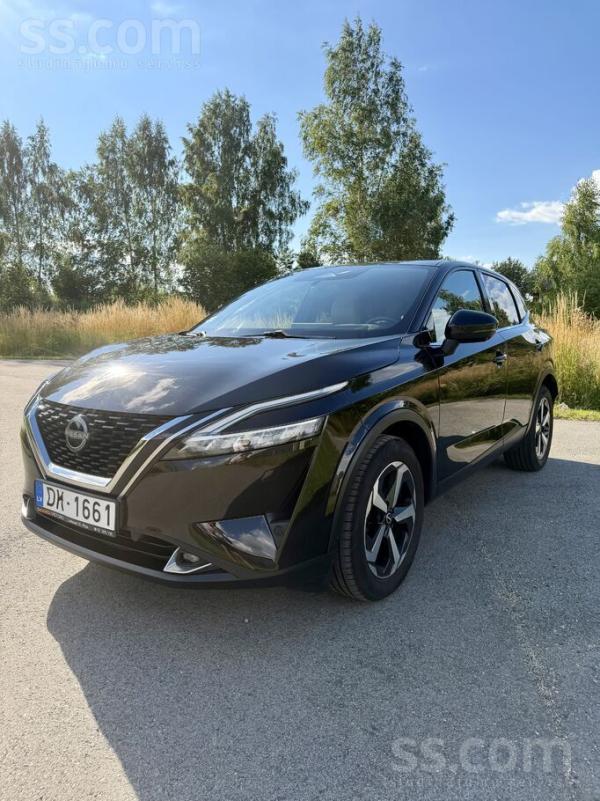 Melns Nissan Qashqai 2022 Rīga, ar dzinēja tilpumu 1.30 L un nobraukumu 28 tūkst. km par 27900 €, foto 1 vietnē AUTOMOTO.COM.LV