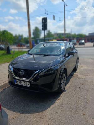 Black Nissan Qashqai 2022 in Vilnius, with an engine capacity of 1.30 L and mileage of 18 thousand km for 22000 €, photo  on AUTOMOTO.COM.LV