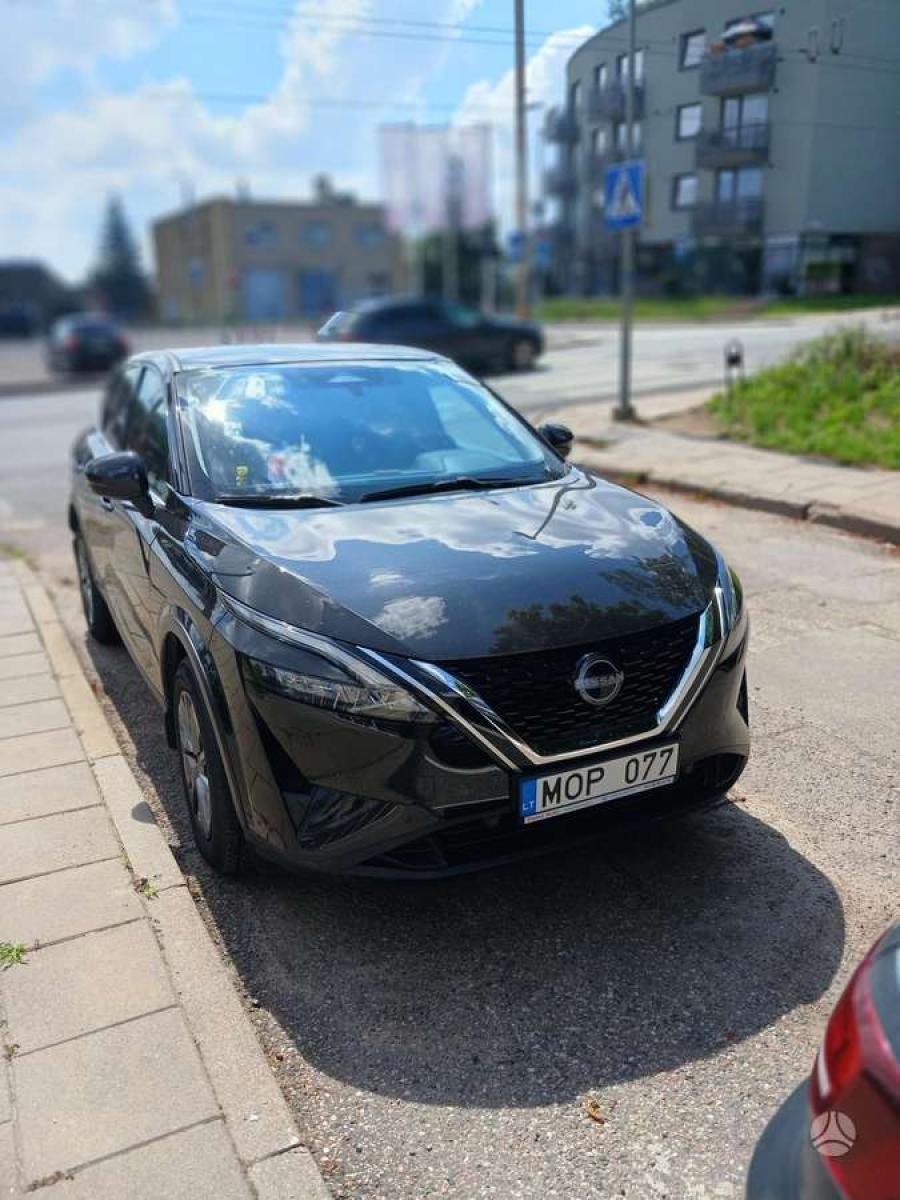 Black Nissan Qashqai 2022 in Vilnius, with an engine capacity of 1.30 L and mileage of 18 thousand km for 22000 €, photo 4 on AUTOMOTO.COM.LV