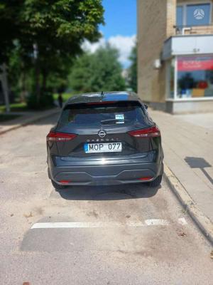 Black Nissan Qashqai 2022 in Vilnius, with an engine capacity of 1.30 L and mileage of 18 thousand km for 22000 €, photo 5 on AUTOMOTO.COM.LV