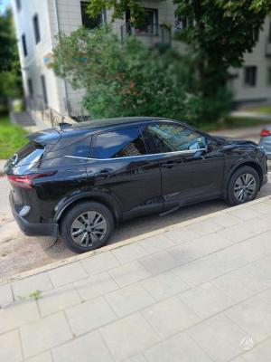 Black Nissan Qashqai 2022 in Vilnius, with an engine capacity of 1.30 L and mileage of 18 thousand km for 22000 €, photo 6 on AUTOMOTO.COM.LV