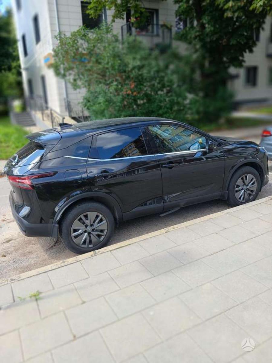 Black Nissan Qashqai 2022 in Vilnius, with an engine capacity of 1.30 L and mileage of 18 thousand km for 22000 €, photo 6 on AUTOMOTO.COM.LV