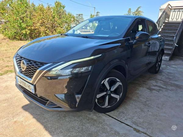 Black Nissan Qashqai 2022 in Vilnius, with an engine capacity of 1.33 L and mileage of 153 thousand km for 16990 €, photo 1 on AUTOMOTO.COM.LV