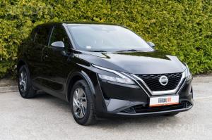 Black Nissan Qashqai 2023 in Riga, with an engine capacity of 1.30 L and mileage of 40 thousand km for 21900 €, photo 3 on AUTOMOTO.COM.LV