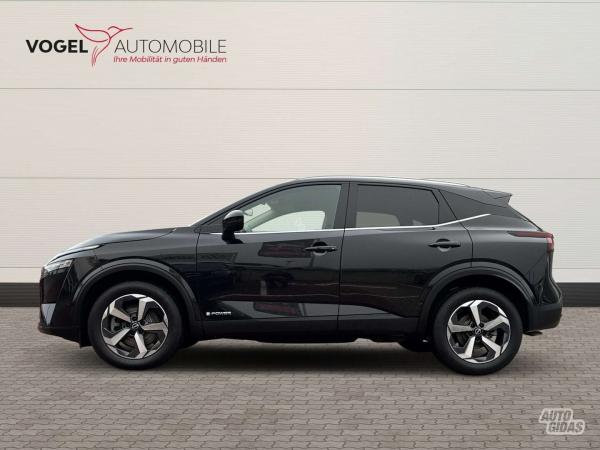 Black Nissan Qashqai 2023 in Kaunas, with an engine capacity of 1.50 L and mileage of 14 thousand km for 32151 €, photo 4 on AUTOMOTO.COM.LV
