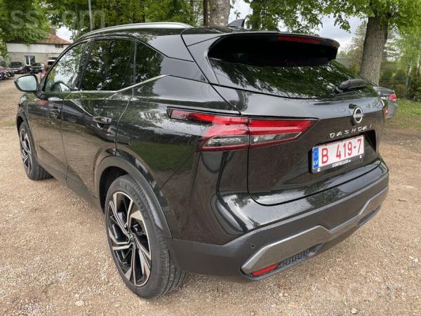 Black Nissan Qashqai 2023 in Riga, with an engine capacity of 1.30 L and mileage of 23 thousand km for 28490 €, photo 3 on AUTOMOTO.COM.LV