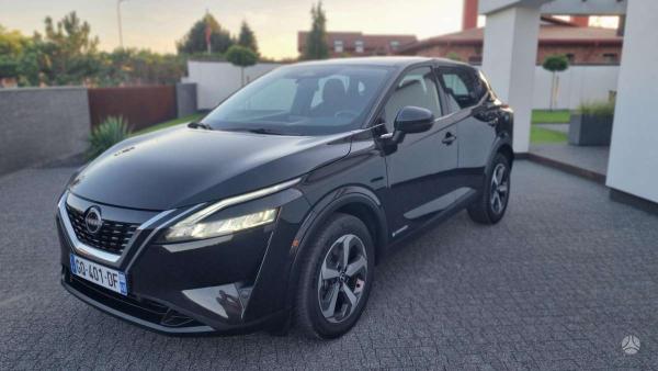 Black Nissan Qashqai 2023 in Taurage, with an engine capacity of 1.50 L and mileage of 135 thousand km for 16900 €, photo 3 on AUTOMOTO.COM.LV