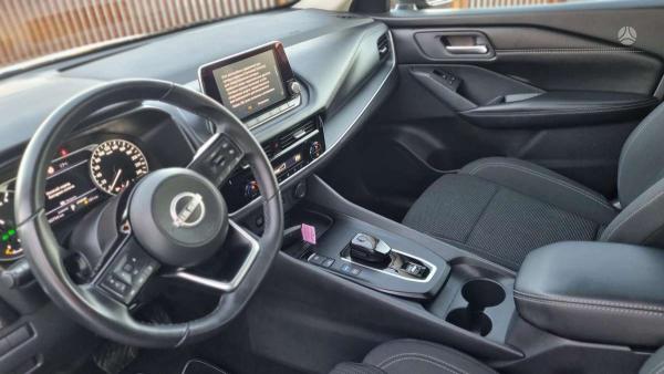 Black Nissan Qashqai 2023 in Taurage, with an engine capacity of 1.50 L and mileage of 135 thousand km for 16900 €, photo 7 on AUTOMOTO.COM.LV