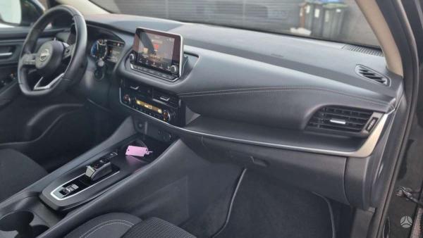 Black Nissan Qashqai 2023 in Taurage, with an engine capacity of 1.50 L and mileage of 135 thousand km for 16900 €, photo 10 on AUTOMOTO.COM.LV