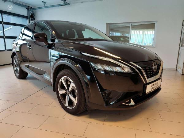 Melns Nissan Qashqai 2023 Šauļi, ar dzinēja tilpumu 1.50 L un nobraukumu 36 tūkst. km par 25450 €, foto 1 vietnē AUTOMOTO.COM.LV