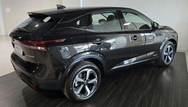 Melns Nissan Qashqai 2023 Šauļi, ar dzinēja tilpumu 1.50 L un nobraukumu 24 tūkst. km par 22900 €, foto 5 vietnē AUTOMOTO.COM.LV
