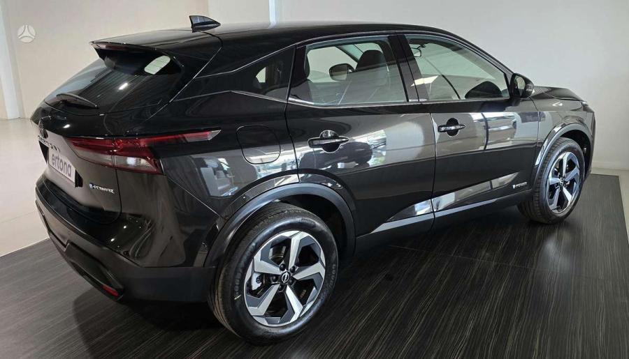 Melns Nissan Qashqai 2023 Šauļi, ar dzinēja tilpumu 1.50 L un nobraukumu 24 tūkst. km par 22900 €, foto 5 vietnē AUTOMOTO.COM.LV
