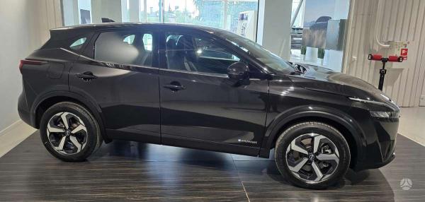 Melns Nissan Qashqai 2023 Šauļi, ar dzinēja tilpumu 1.50 L un nobraukumu 24 tūkst. km par 22900 €, foto 7 vietnē AUTOMOTO.COM.LV