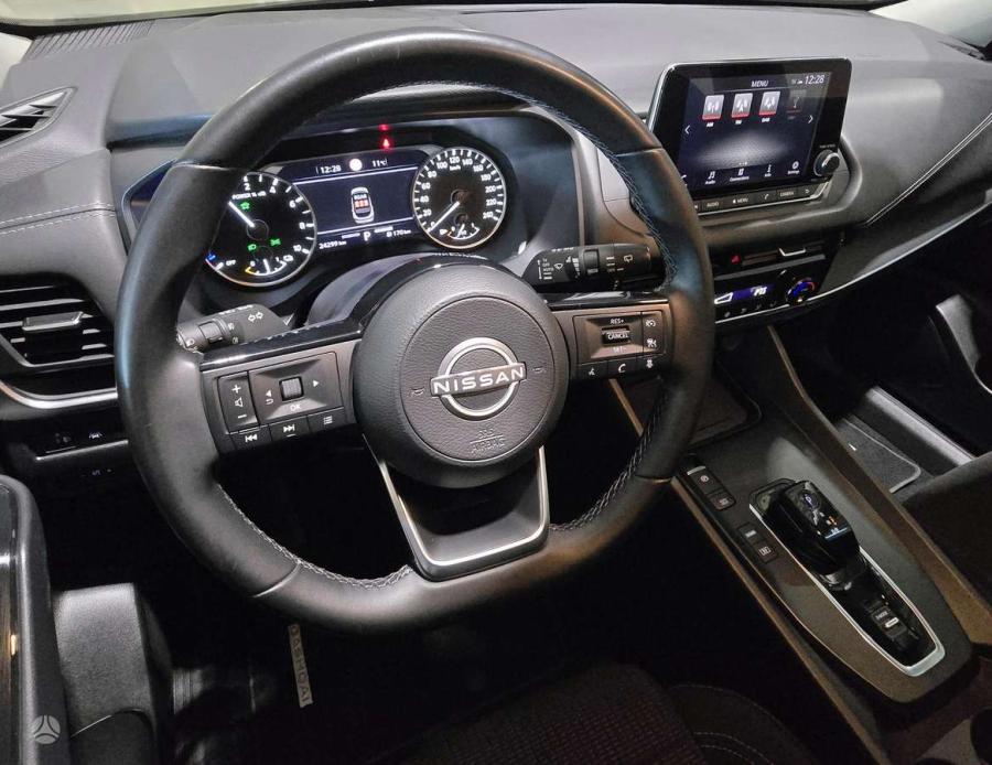 Melns Nissan Qashqai 2023 Šauļi, ar dzinēja tilpumu 1.50 L un nobraukumu 24 tūkst. km par 22900 €, foto 24 vietnē AUTOMOTO.COM.LV