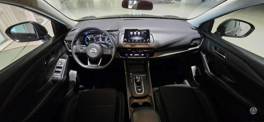 Melns Nissan Qashqai 2023 Šauļi, ar dzinēja tilpumu 1.50 L un nobraukumu 24 tūkst. km par 22900 €, foto 25 vietnē AUTOMOTO.COM.LV