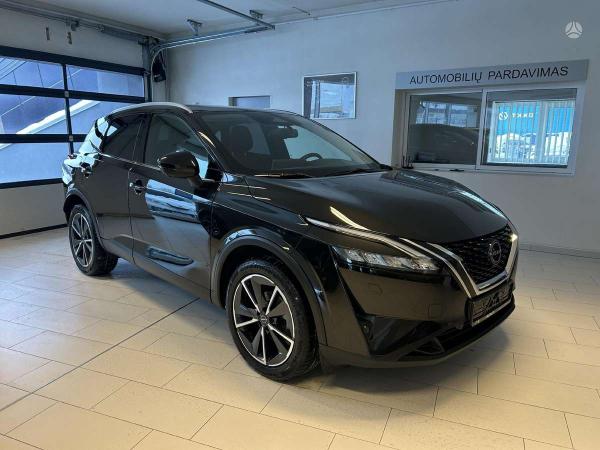 Black Nissan Qashqai 2024 in Siauliai, with an engine capacity of 1.33 L and mileage of 59 thousand km for 24200 €, photo 1 on AUTOMOTO.COM.LV