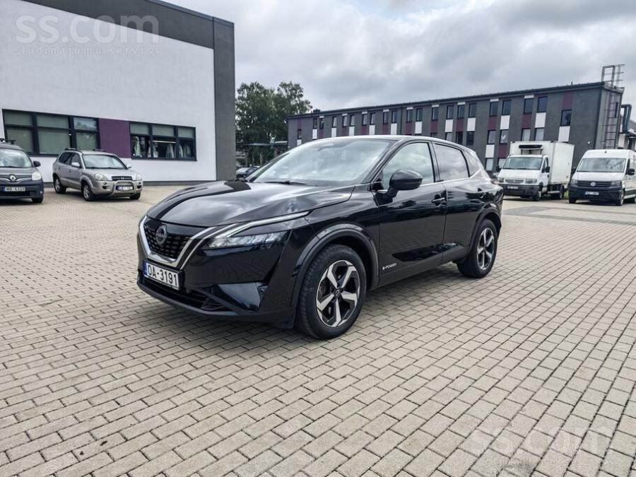 Black Nissan Qashqai 2024 in Riga, with an engine capacity of 1.50 L and mileage of 41 thousand km for 26400 €, photo 1 on AUTOMOTO.COM.LV