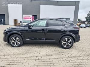 Black Nissan Qashqai 2024 in Riga, with an engine capacity of 1.50 L and mileage of 41 thousand km for 26400 €, photo 3 on AUTOMOTO.COM.LV