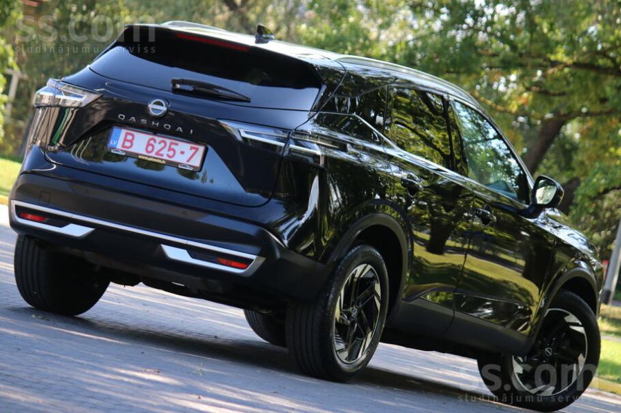 Black Nissan Qashqai 2025 in Riga, with an engine capacity of 1.30 L and mileage of 19 thousand km for 27490 €, photo 3 on AUTOMOTO.COM.LV