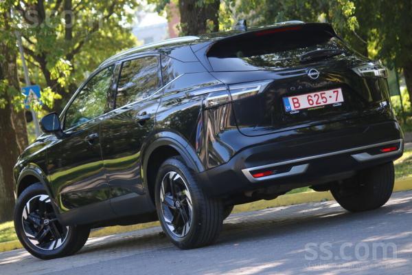 Nissan Qashqai 2025 in Riga on AUTOMOTO.COM.LV Black Nissan Qashqai 2025 in Riga, with an engine capacity of 1.30 L and mileage of 19 thousand km for 27490 €, photo 5 on AUTOMOTO.COM.LV