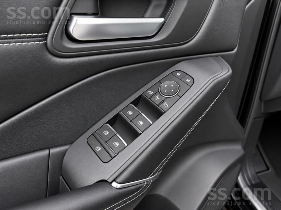 Black Nissan Qashqai 2025 in Riga, with an engine capacity of 1.30 L and mileage of 27 thousand km for 26980 €, photo 8 on AUTOMOTO.COM.LV