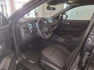 Black Nissan Qashqai 2026 in Kaunas, with an engine capacity of 1.33 L and mileage of 0 thousand km for 33690 €, photo 8 on AUTOMOTO.COM.LV