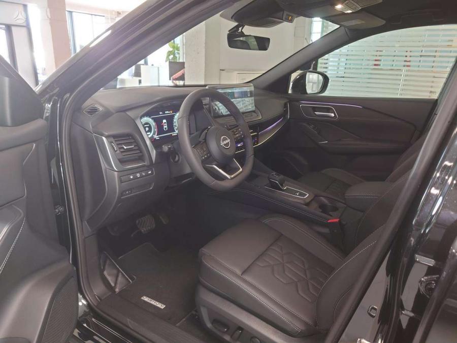 Black Nissan Qashqai 2026 in Kaunas, with an engine capacity of 1.33 L and mileage of 0 thousand km for 33690 €, photo 8 on AUTOMOTO.COM.LV