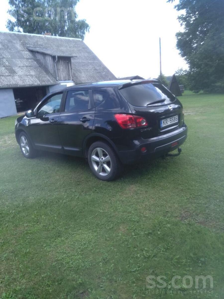 Black Nissan Qashqai 2007 in Liepaja, with an engine capacity of 2.00 L and mileage of 268 thousand km for 3750 €, photo 5 on AUTOMOTO.COM.LV