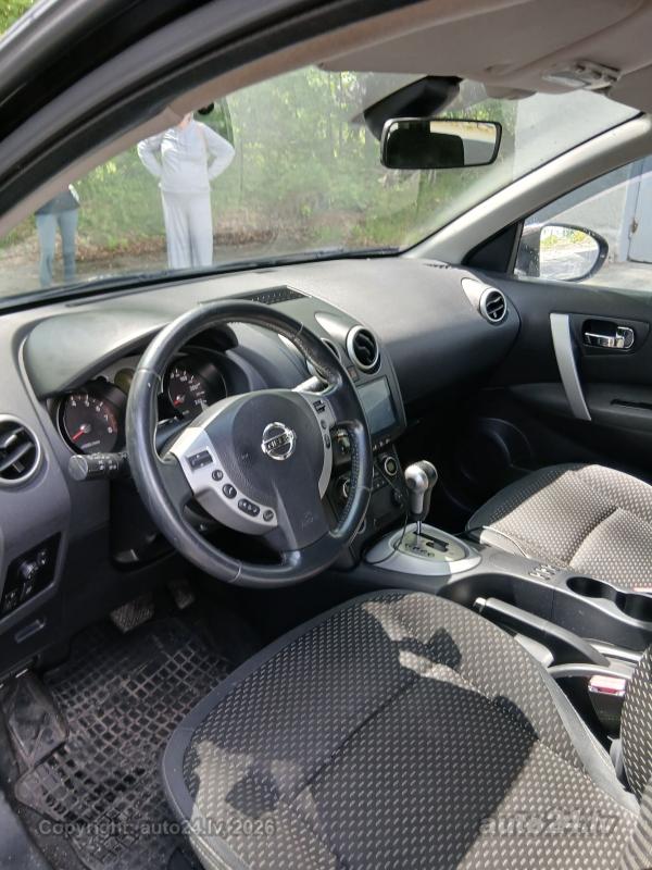 Black Nissan Qashqai 2008 in Tallinn, with an engine capacity of 2.00 L and mileage of 218 thousand km for 2700 €, photo 3 on AUTOMOTO.COM.LV
