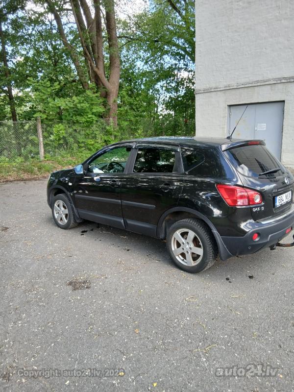 Black Nissan Qashqai 2008 in Tallinn, with an engine capacity of 2.00 L and mileage of 218 thousand km for 2700 €, photo 4 on AUTOMOTO.COM.LV