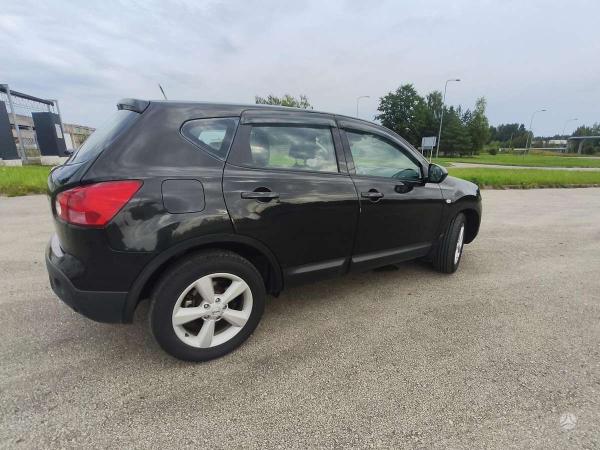 Black Nissan Qashqai 2008 in Visaginas, with an engine capacity of 2.00 L and mileage of 225 thousand km for 3700 €, photo 7 on AUTOMOTO.COM.LV