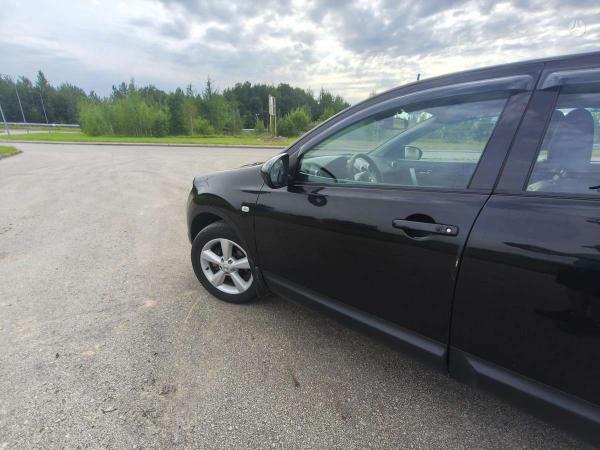 Black Nissan Qashqai 2008 in Visaginas, with an engine capacity of 2.00 L and mileage of 225 thousand km for 3700 €, photo 10 on AUTOMOTO.COM.LV