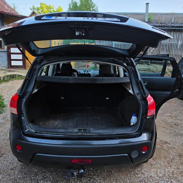 Black Nissan Qashqai 2009 in Valka, with an engine capacity of 1.50 L and mileage of 375 thousand km for 3000 €, photo 3 on AUTOMOTO.COM.LV