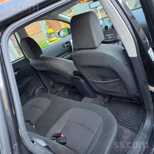 Black Nissan Qashqai 2009 in Valka, with an engine capacity of 1.50 L and mileage of 375 thousand km for 3000 €, photo 6 on AUTOMOTO.COM.LV