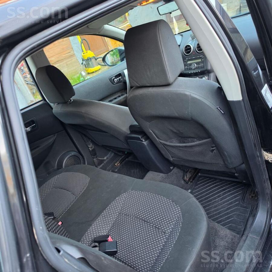 Black Nissan Qashqai 2009 in Valka, with an engine capacity of 1.50 L and mileage of 375 thousand km for 3000 €, photo 7 on AUTOMOTO.COM.LV