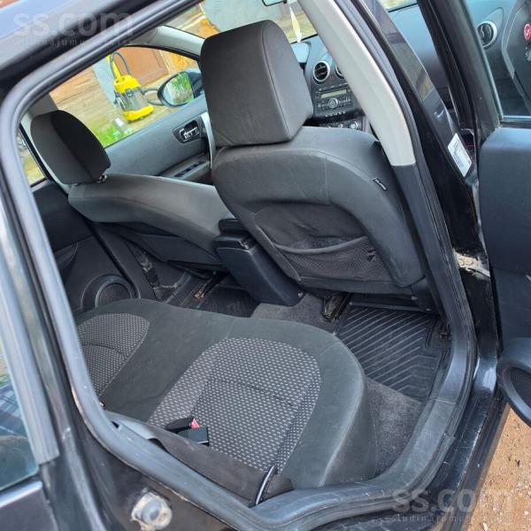 Black Nissan Qashqai 2009 in Valka, with an engine capacity of 1.50 L and mileage of 375 thousand km for 3000 €, photo 7 on AUTOMOTO.COM.LV