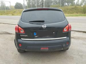 Black Nissan Qashqai 2009 in Vilnius, with an engine capacity of 1.60 L and mileage of 340 thousand km for 1650 €, photo 3 on AUTOMOTO.COM.LV