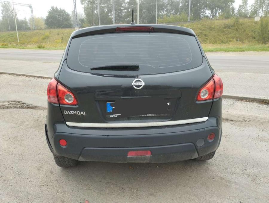 Black Nissan Qashqai 2009 in Vilnius, with an engine capacity of 1.60 L and mileage of 340 thousand km for 1650 €, photo 3 on AUTOMOTO.COM.LV