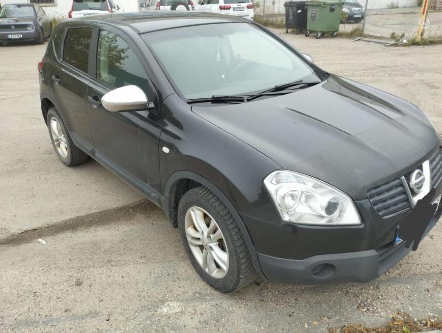 Black Nissan Qashqai 2009 in Vilnius, with an engine capacity of 1.60 L and mileage of 340 thousand km for 1650 €, photo 6 on AUTOMOTO.COM.LV