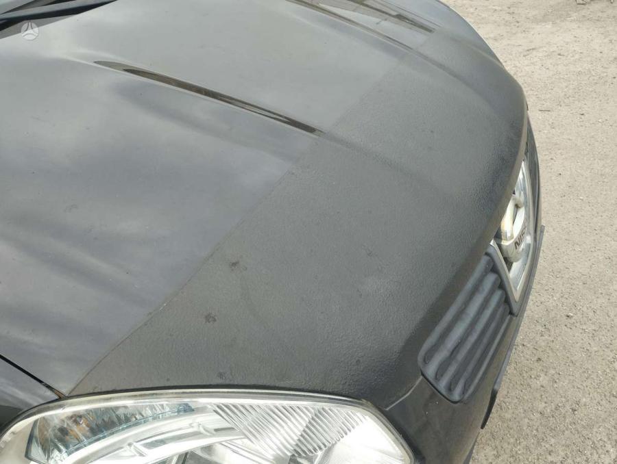 Black Nissan Qashqai 2009 in Vilnius, with an engine capacity of 1.60 L and mileage of 340 thousand km for 1650 €, photo 9 on AUTOMOTO.COM.LV